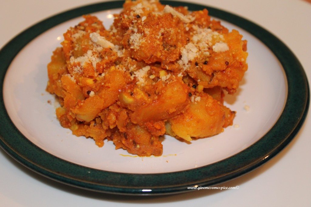 Chunky potatoes with roasted peanuts - Give Me Some Spice!